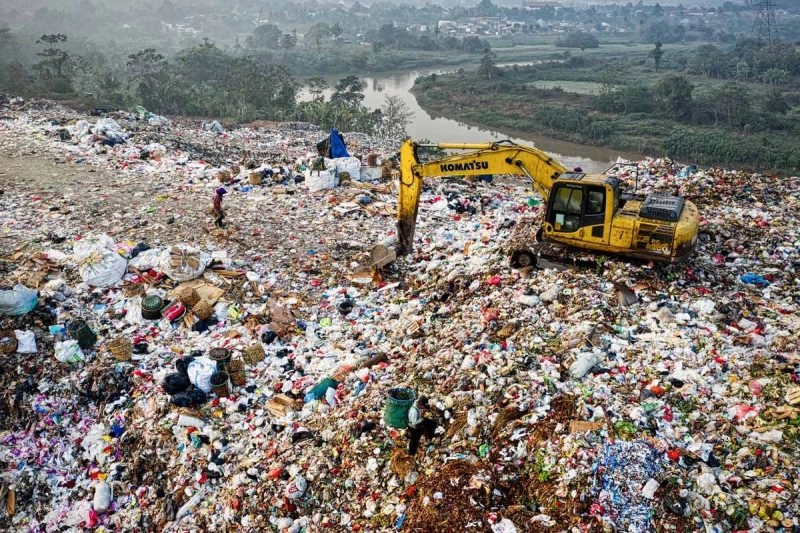 Land Pollution: Causes, Effects and Solutions