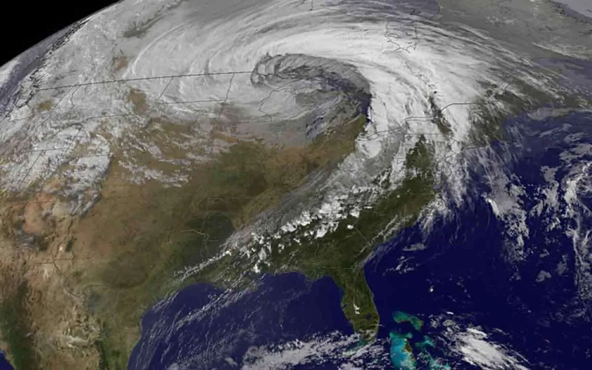 What are Cyclones? Difference Between a Cyclone, Tornado, and Hurricane ...